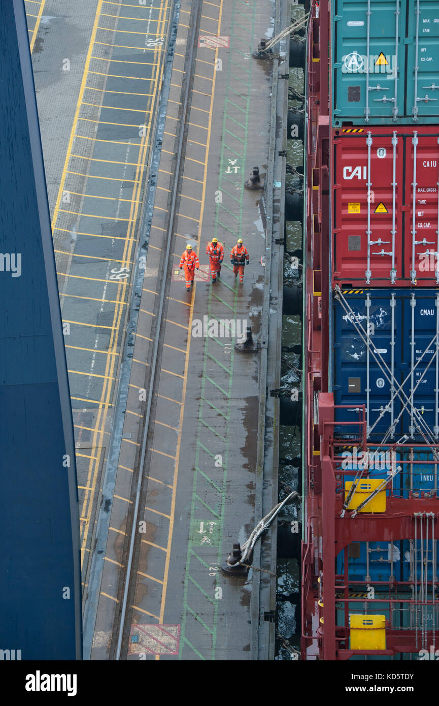 Ship alongside at dock hi-res stock photography and images - Alamy