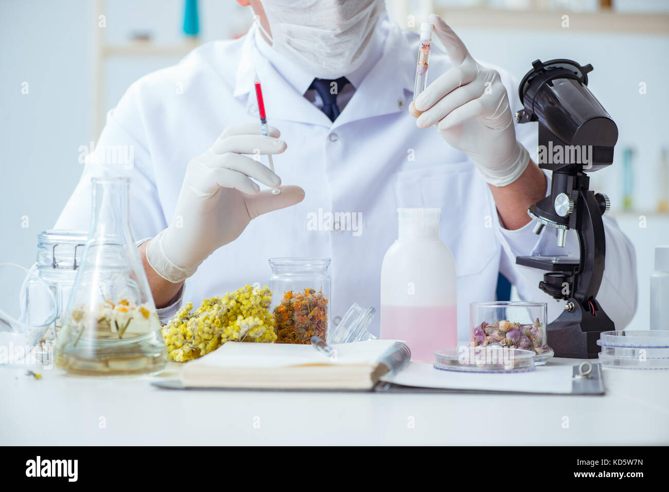 Chemist mixing perfumes in the lab Stock Photo - Alamy