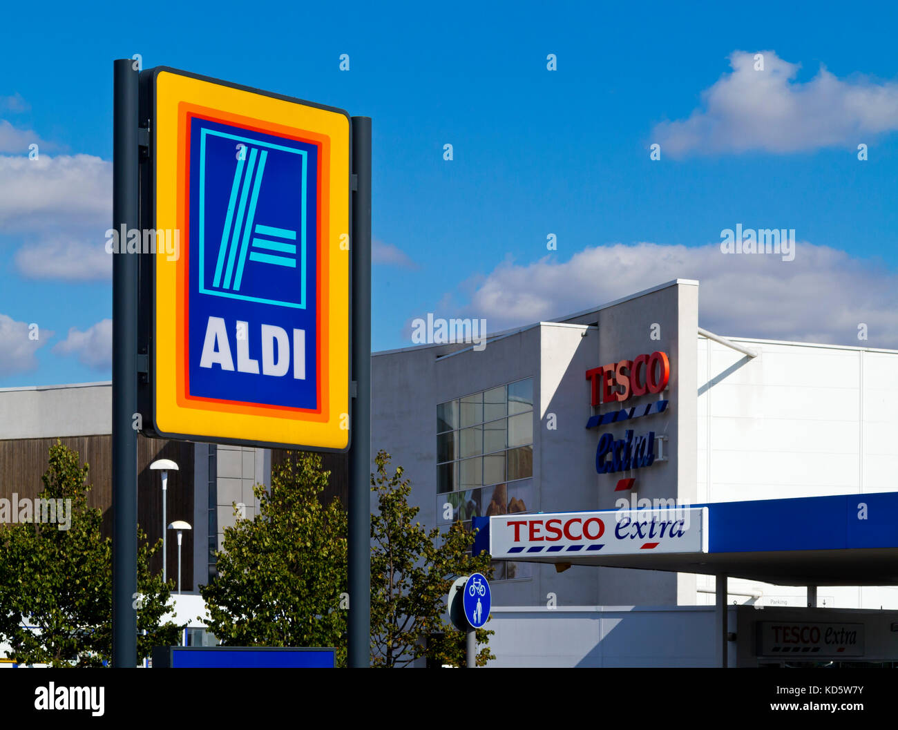 Aldi and Tesco Extra supermarkets next to each other in Chesterfield ...