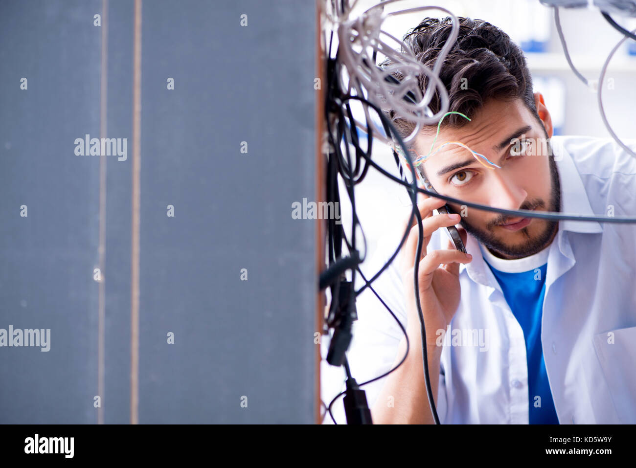 Untangle wires hi-res stock photography and images - Alamy
