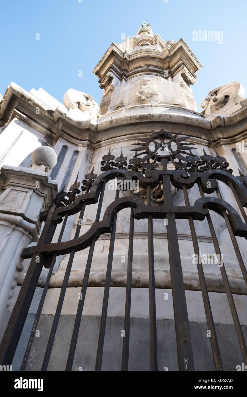 Ashlar symbols hi-res stock photography and images - Alamy