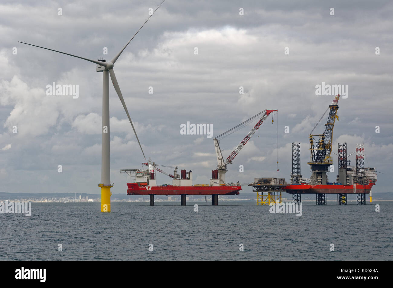 The MPI Discovery and the Pacific Osprey at The Rampion Offshore ...
