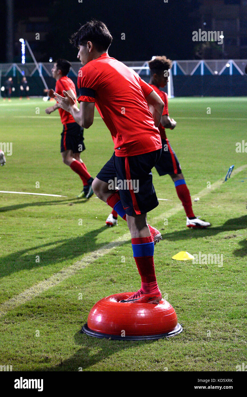 Kolkata, India. 10th October 2017. Players of the Chile football team ...