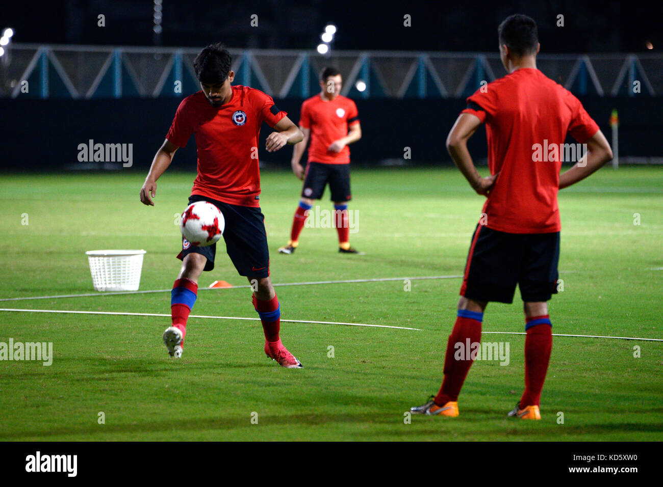 Kolkata, India. 10th October 2017. Players of the Chile football team ...