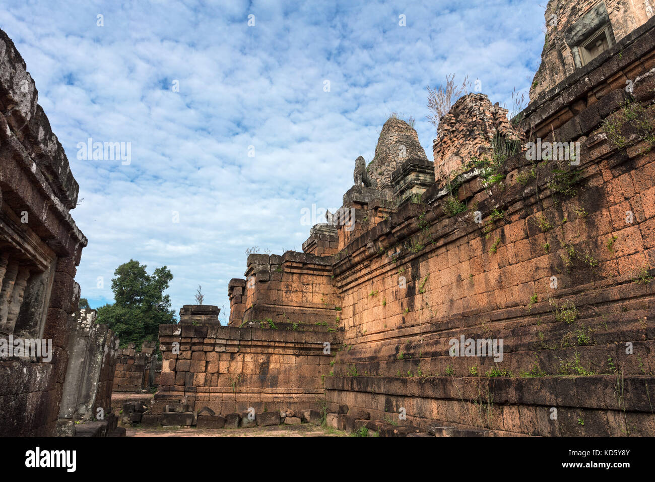 Eastern Mebon temple at Angkor wat complex Stock Photo - Alamy