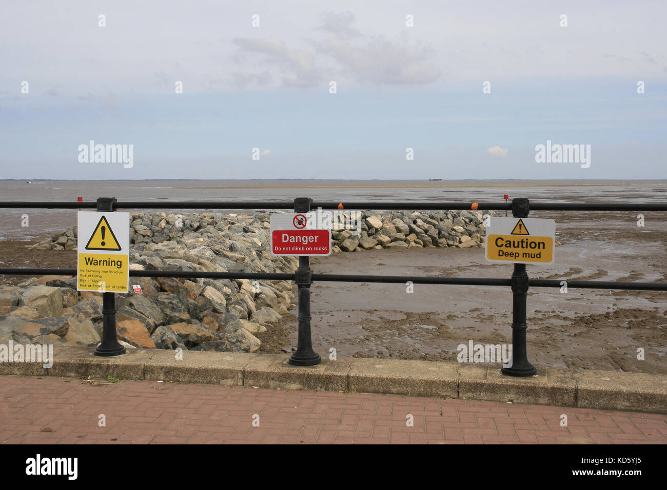 Fishtail groyne, Cleethorpes, Lincolnshire, England Stock Photo - Alamy