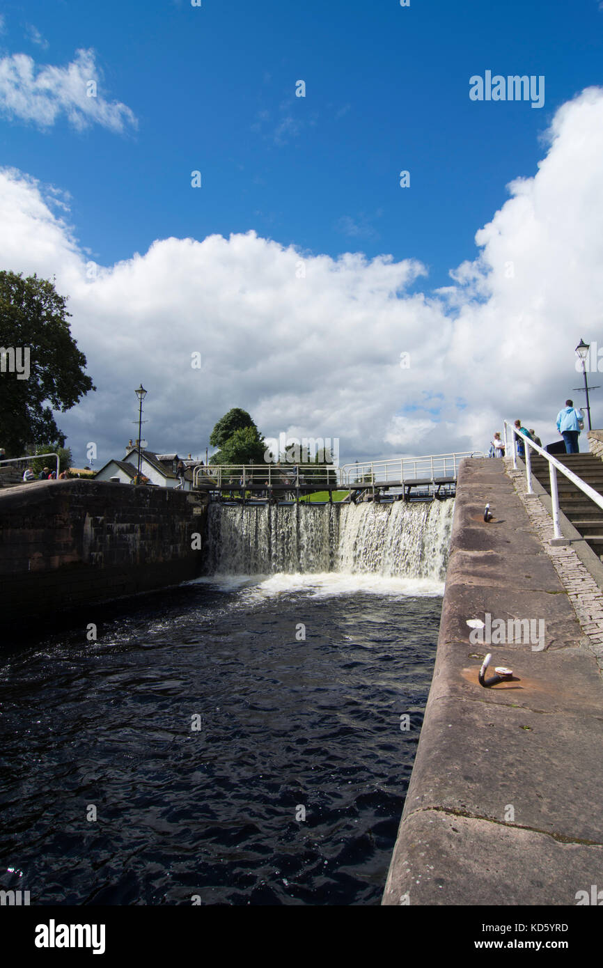 Caledonian canal fort augustus loch ness locks hi-res stock photography ...