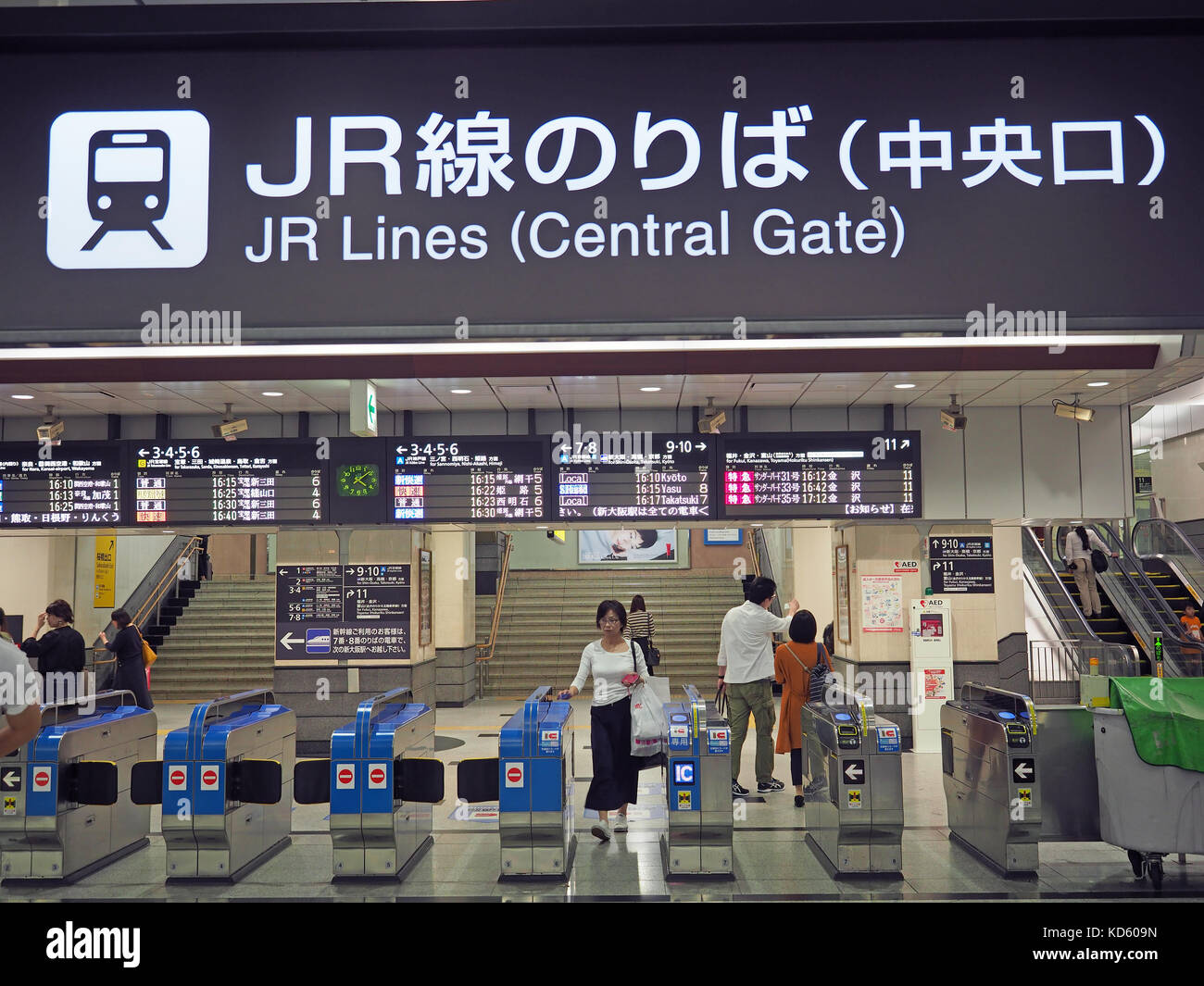 Ticket barriers in station hi-res stock photography and images - Alamy