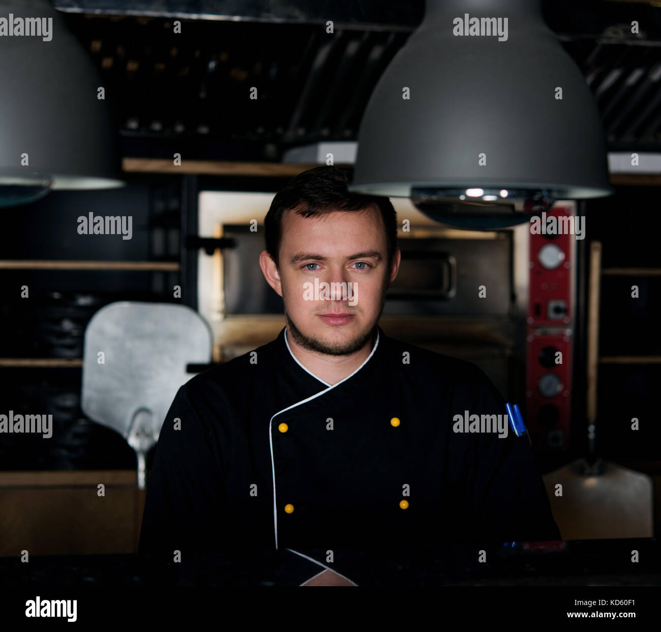 chef cook in oven pizza Stock Photo - Alamy