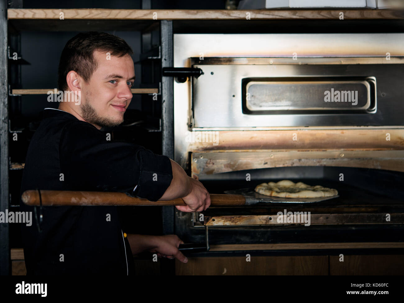 Chef pizza oven italy hi-res stock photography and images - Alamy