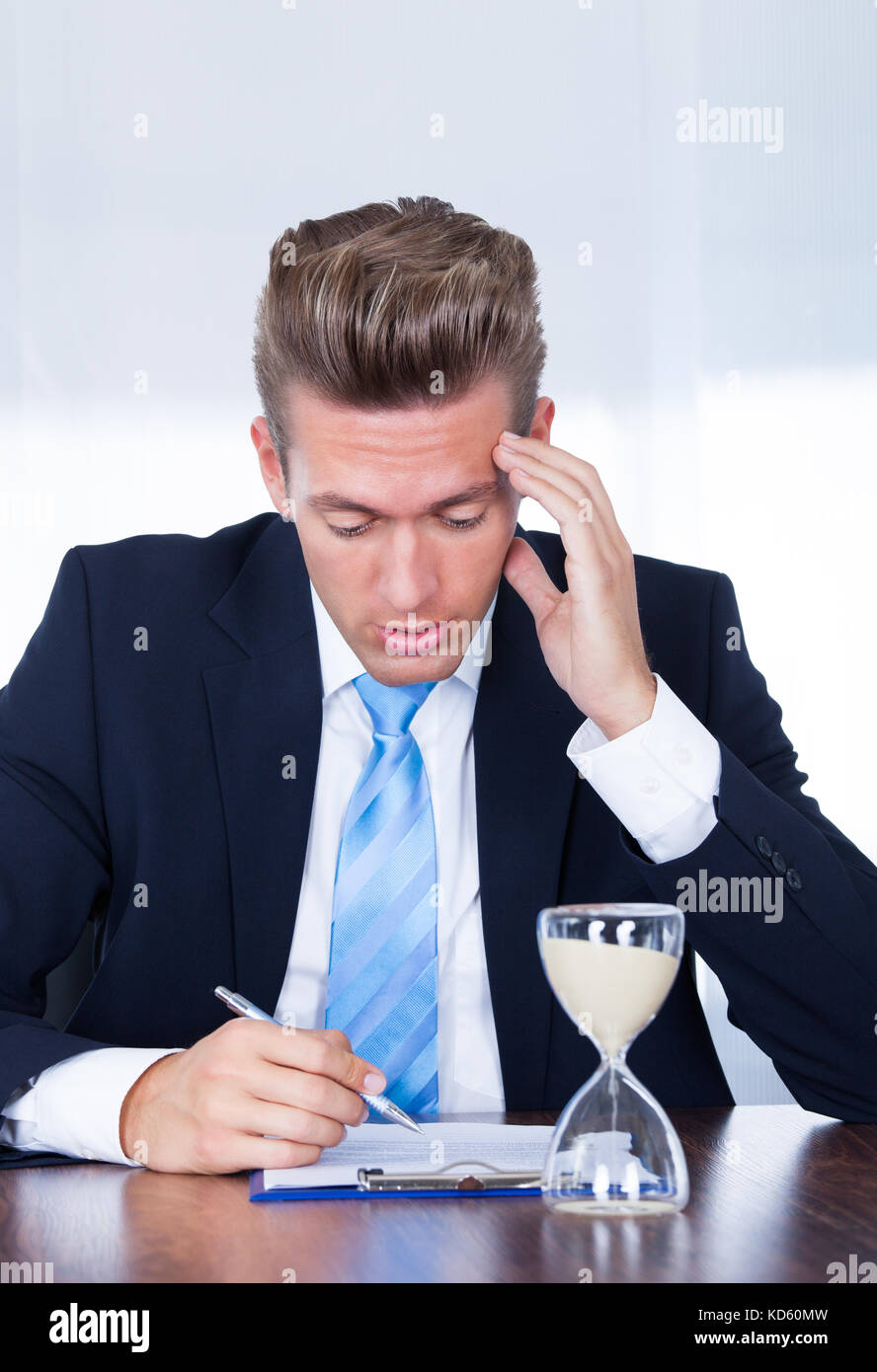 Hourglass form hi-res stock photography and images - Alamy