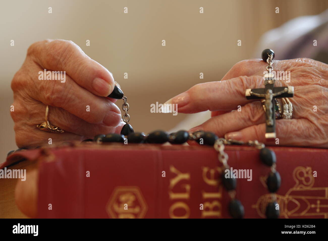 Bible praying hands holding cross hi-res stock photography and images ...