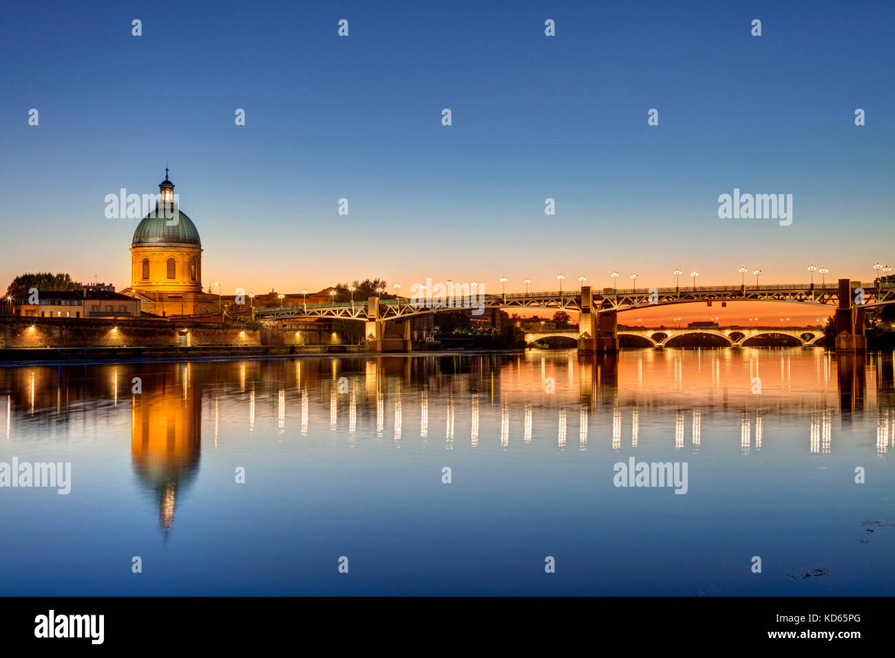 Toulouse (southern France): "Pont St-Pierre" bridge across the Garonne ...