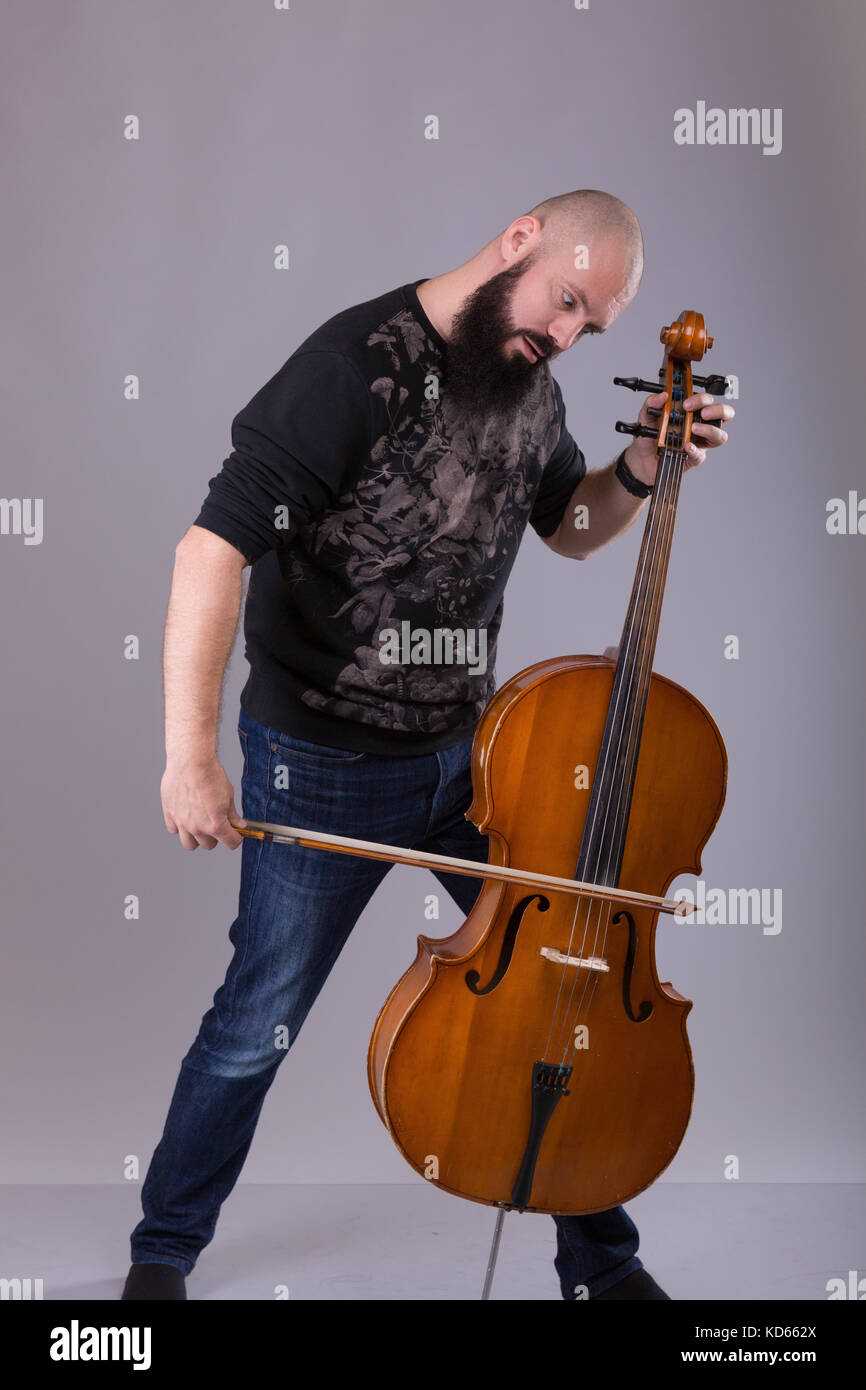 Bearded bassist hi-res stock photography and images - Alamy