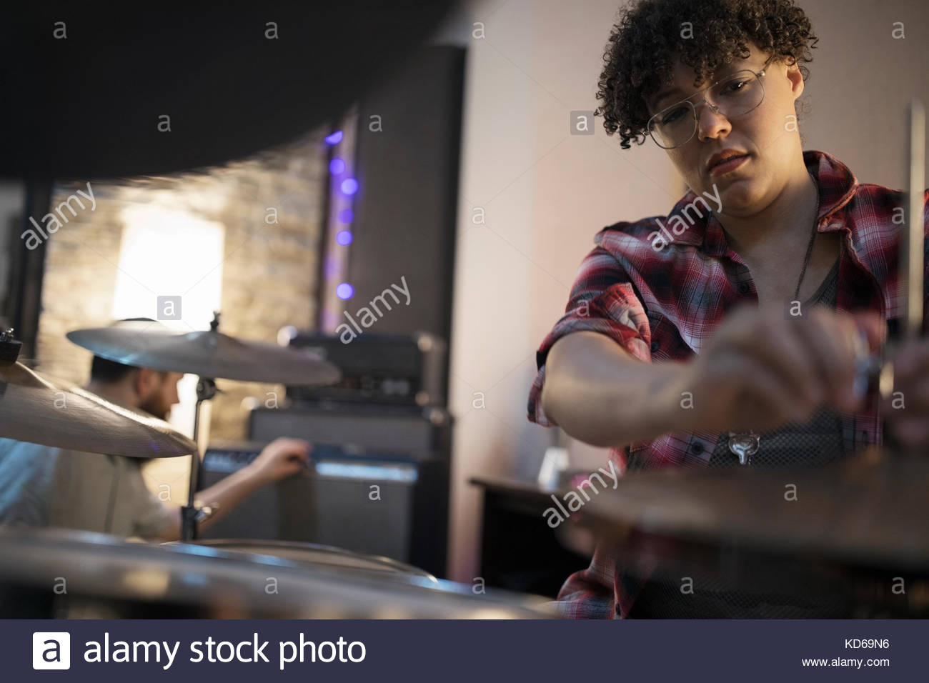Drummer female hi-res stock photography and images - Alamy