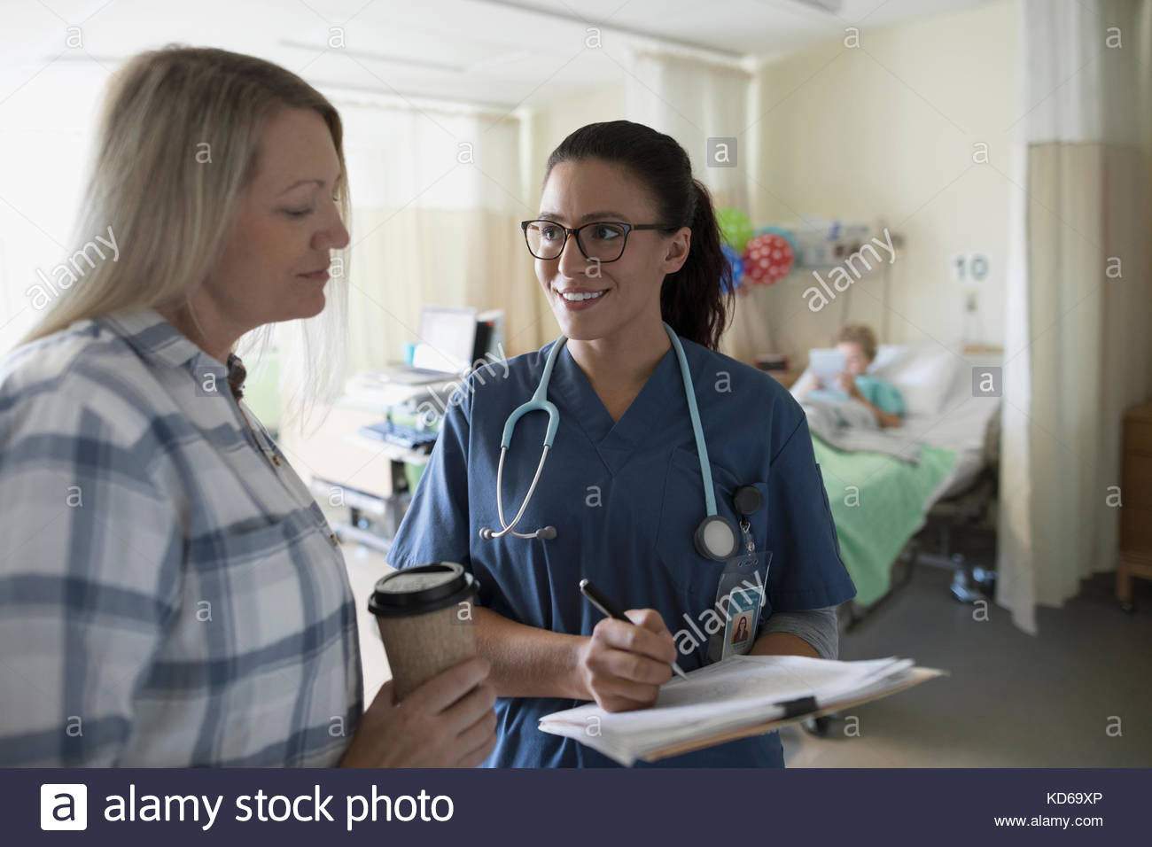 Nurse patient reading medical chart hi-res stock photography and images ...