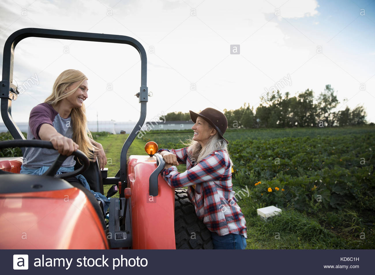 Family sitting on a tractor hi-res stock photography and images - Alamy