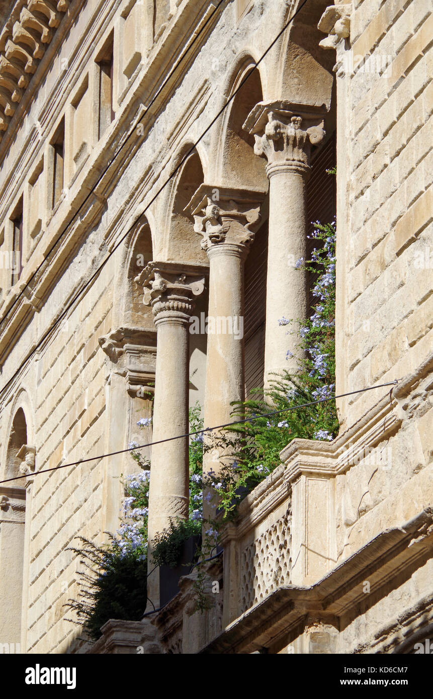 Semi circular arches hi-res stock photography and images - Alamy