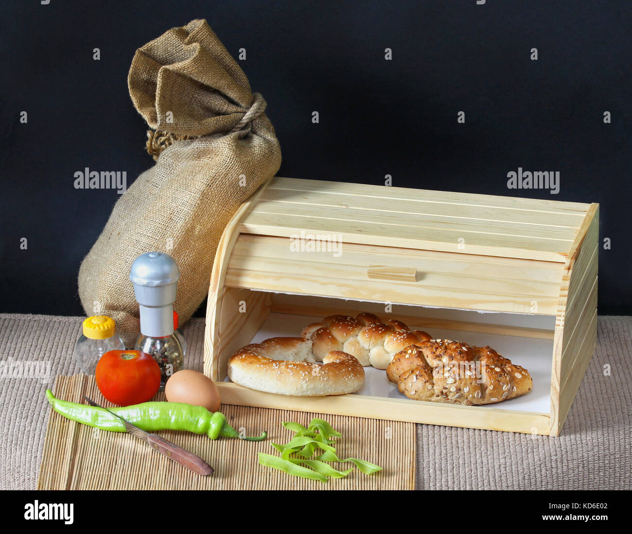 Retro wooden brad box with wholegrain rolls inside Stock Photo - Alamy