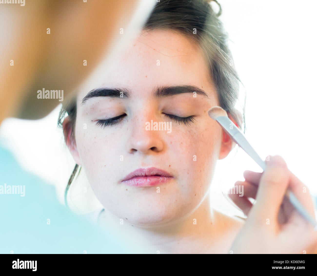 Teenager having makeup applied Stock Photo - Alamy