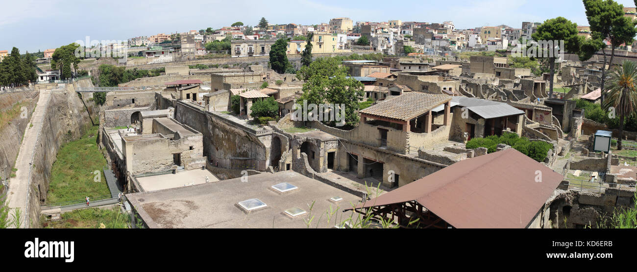 Ancient Roman site town Herculaneum located in the shadow of Mount ...