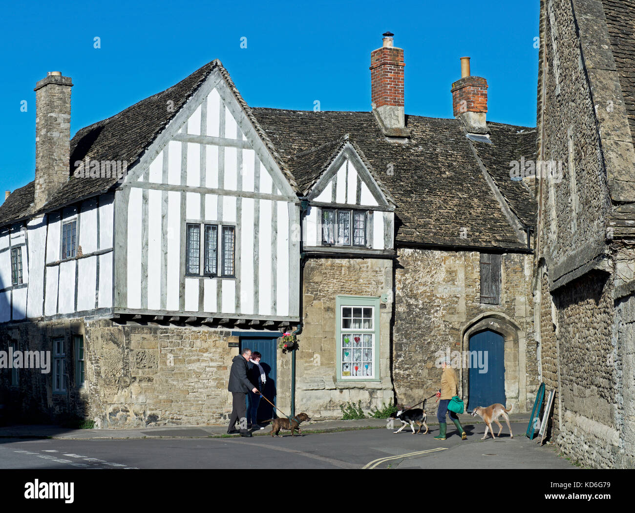 Wiltshire england uk village street hi-res stock photography and images ...