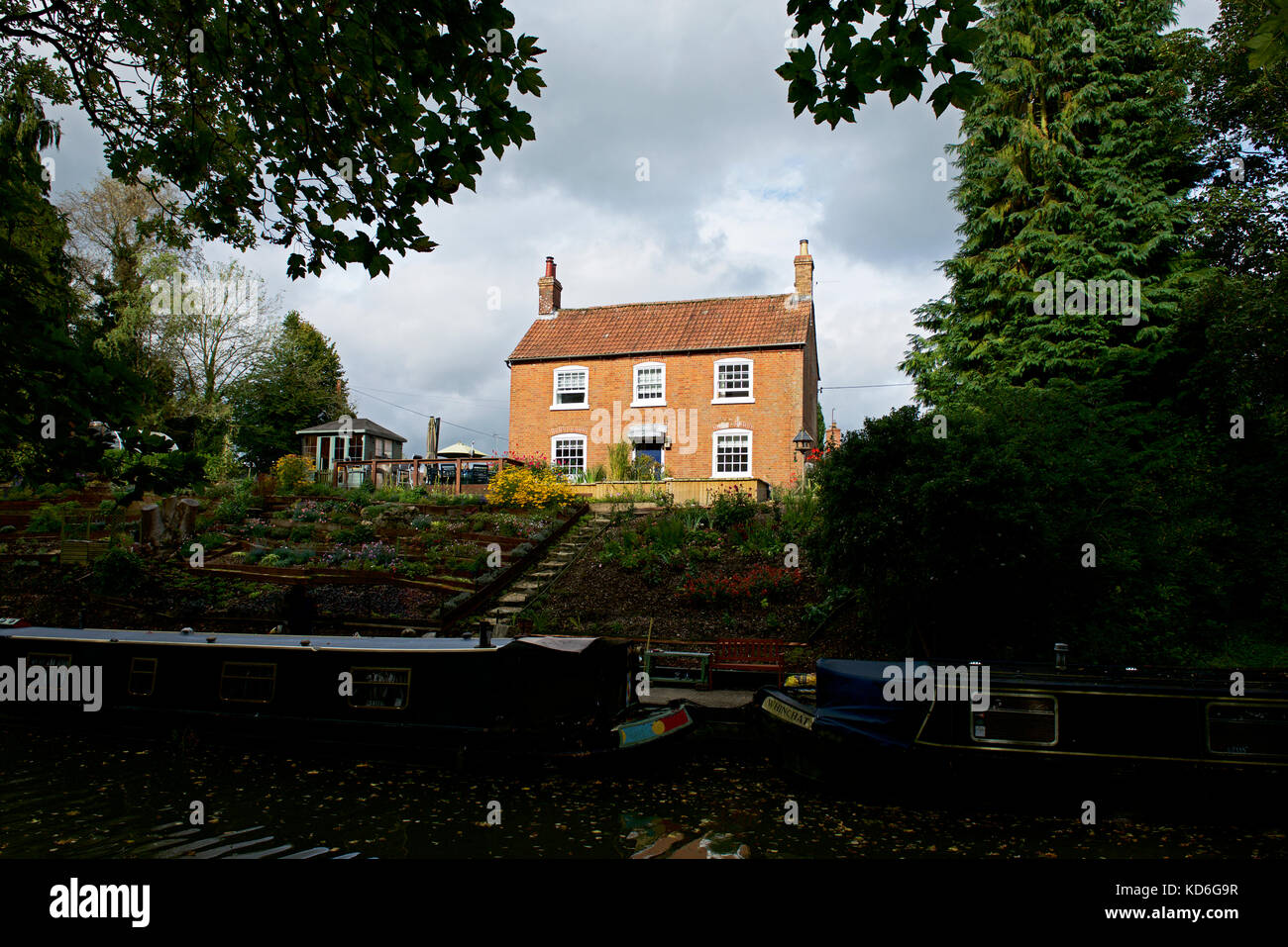 Narrowboats moored at Pewsey Wharf, Kennet & Avon Canal, Wiltshire ...