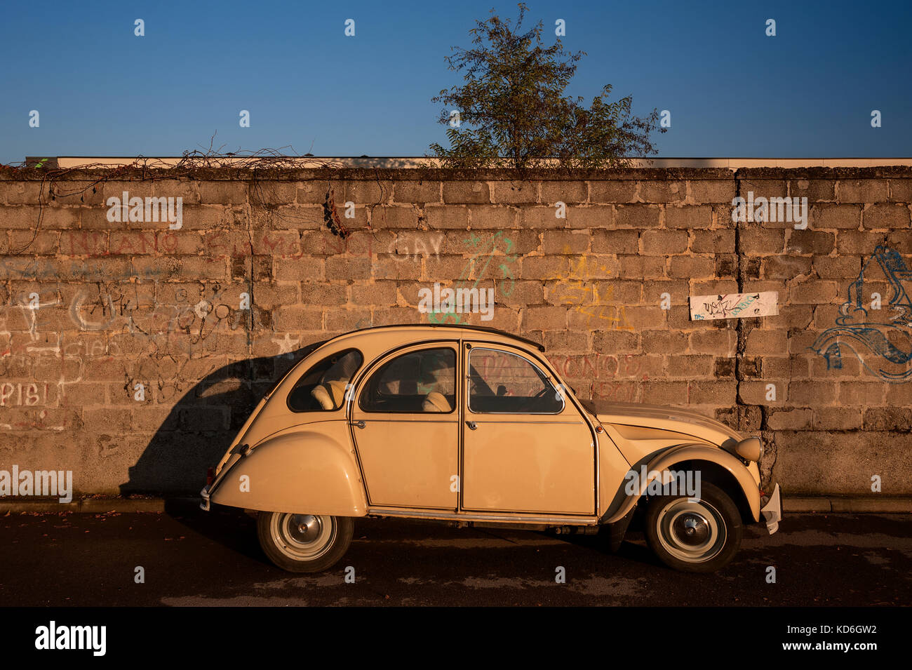Citroen dyane hi-res stock photography and images - Alamy