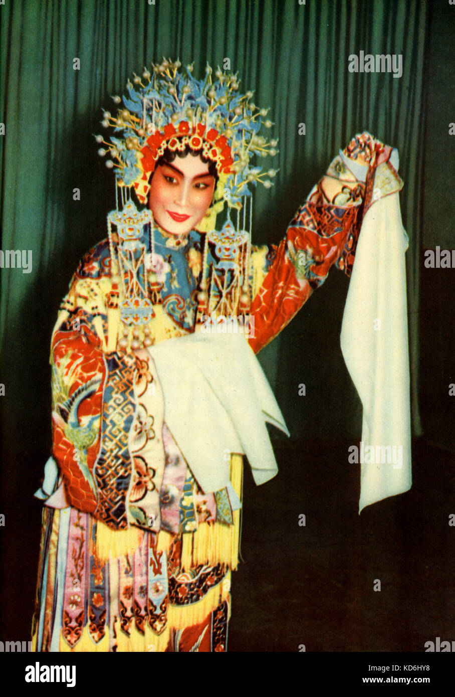 Peking Opera in China. Woman in opera 'Drunken Beauty' as a tan ...