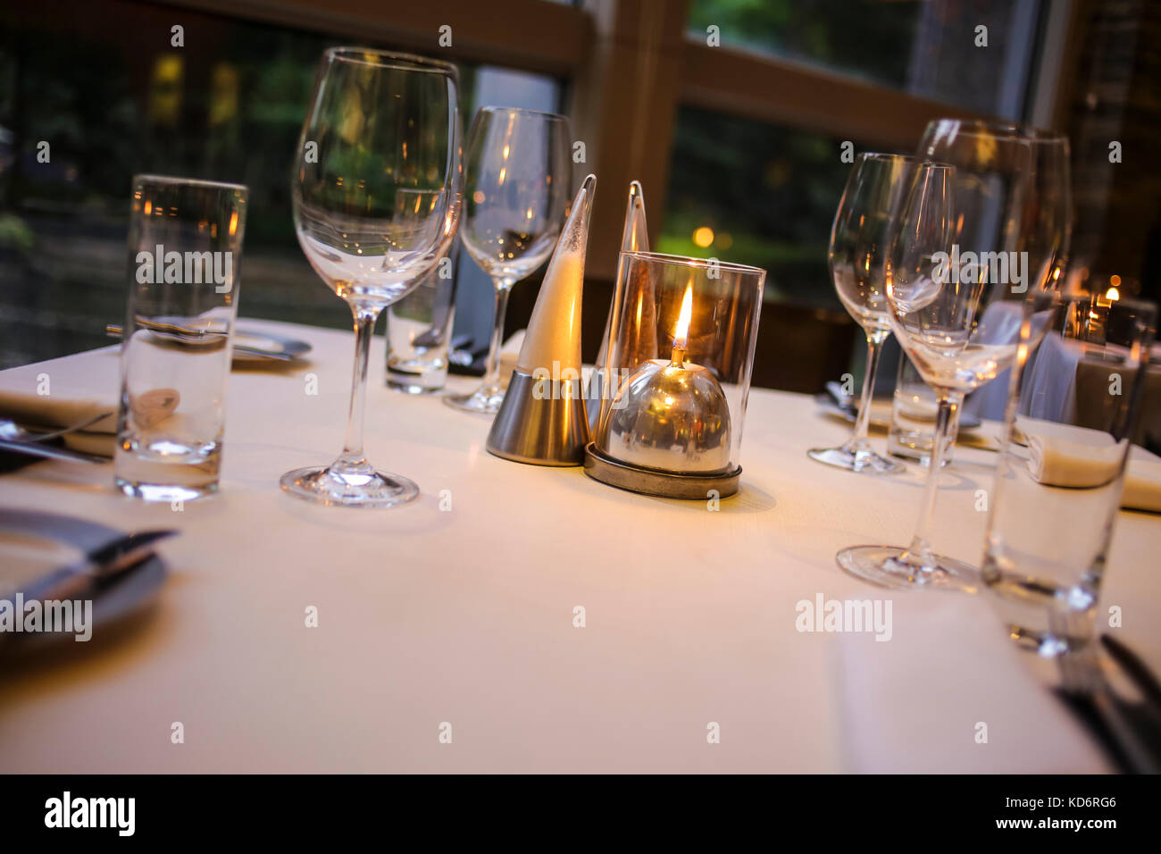 Table setup hotel restaurant hi-res stock photography and images - Alamy