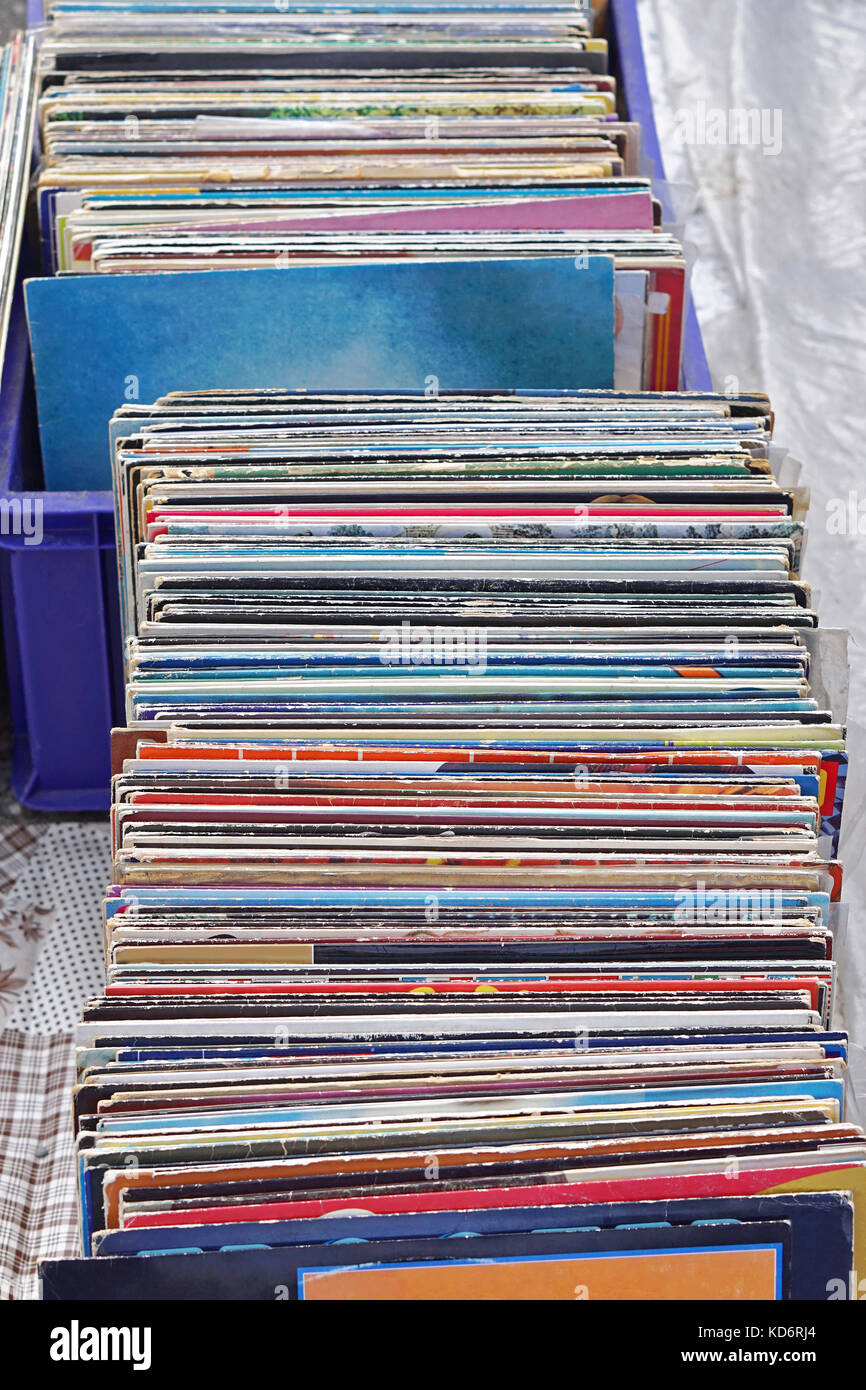 Second hand vinyl records hi-res stock photography and images - Alamy