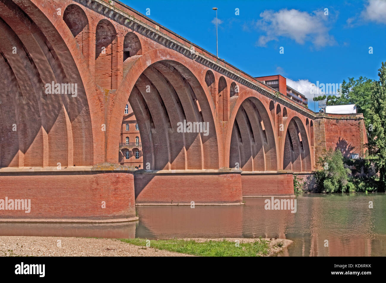 Albi; Pyrenees, SW France, Europe, River Le Tarn, Pont Neuf Bridge ...