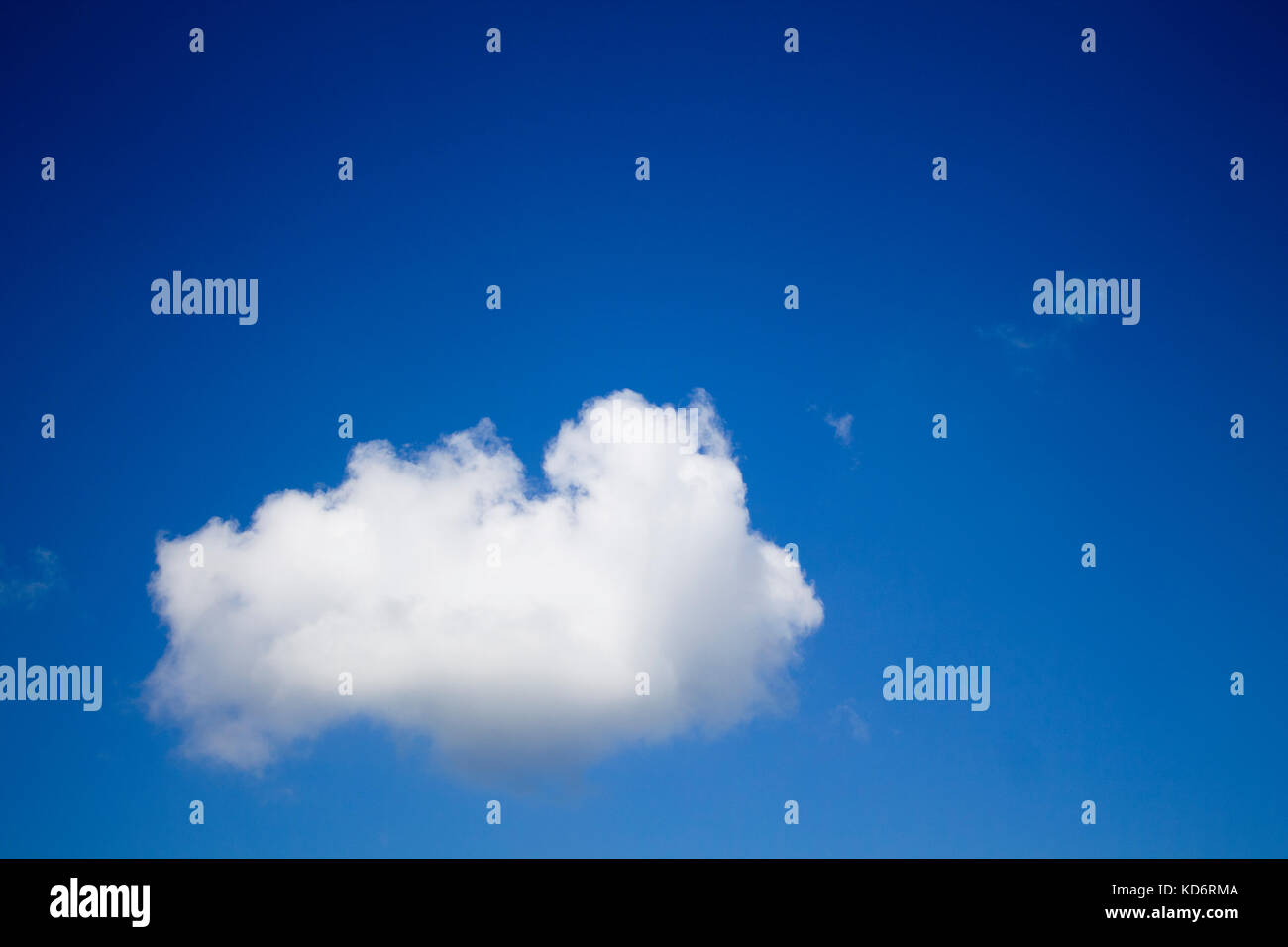 White fluffy cloud texture hi-res stock photography and images - Alamy