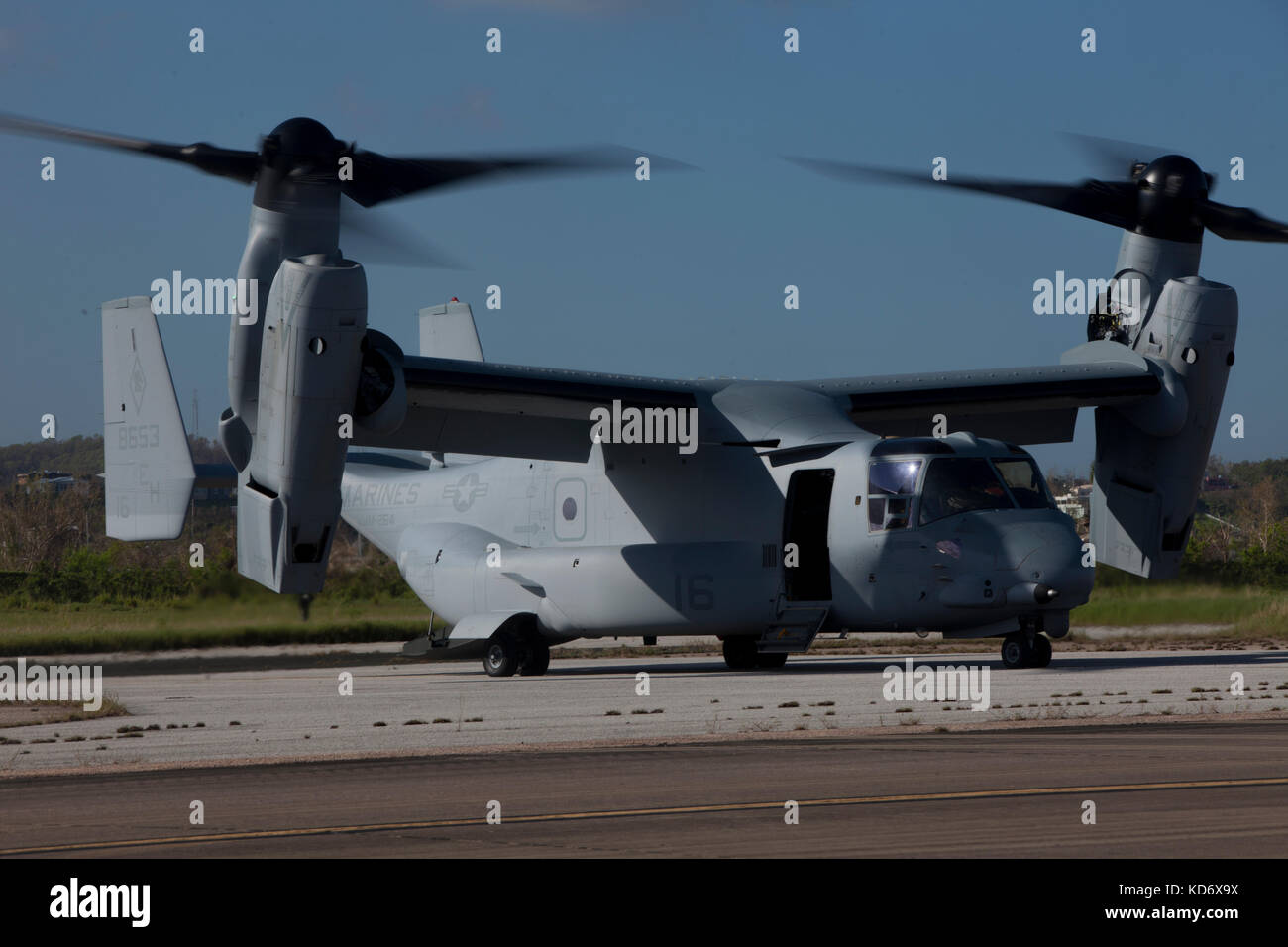An MV-22 Osprey, with Marine Tiltrotor Squadron (VMM) 264 prepare for ...