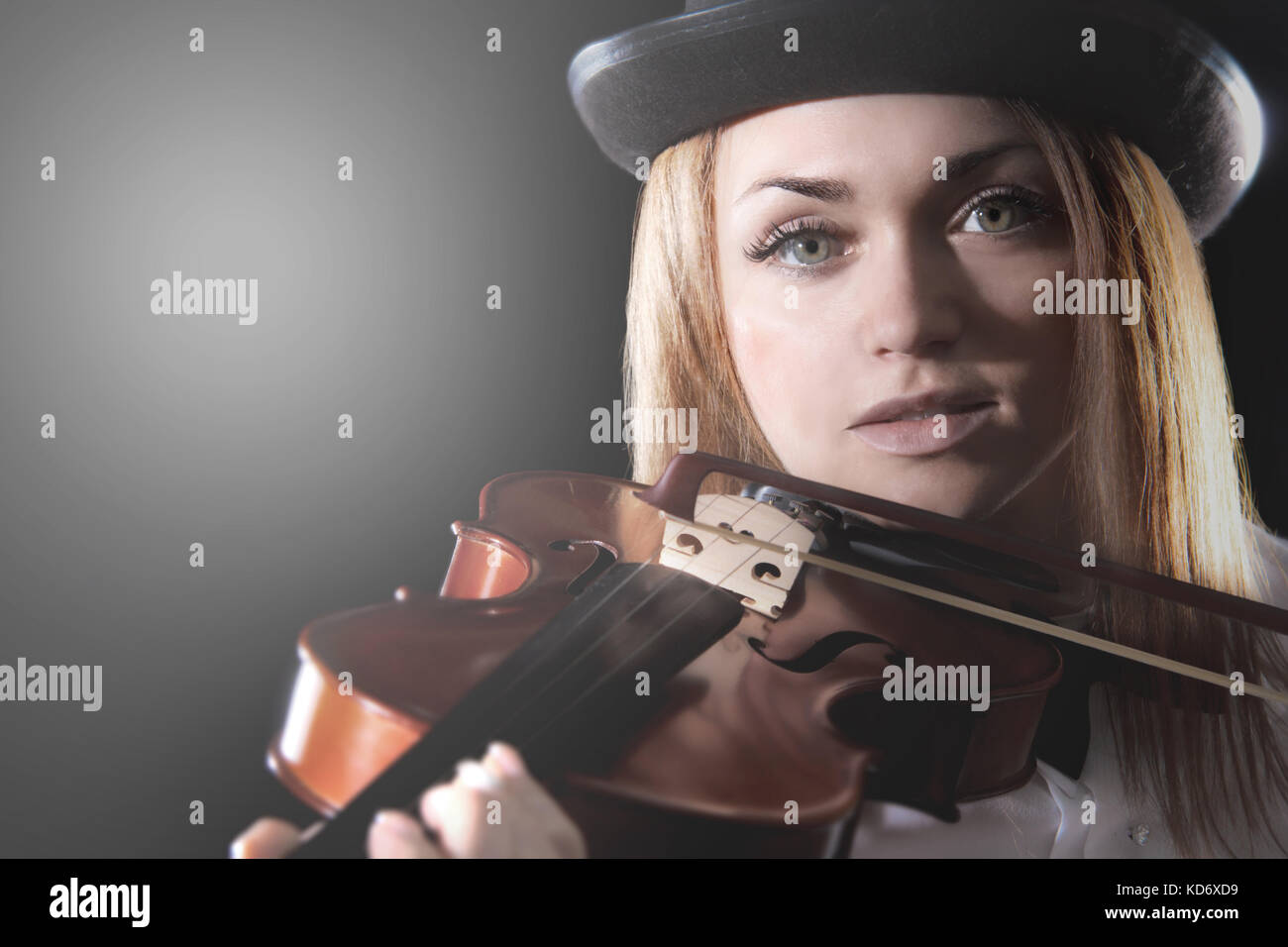 Violinist violin woman hi-res stock photography and images - Alamy