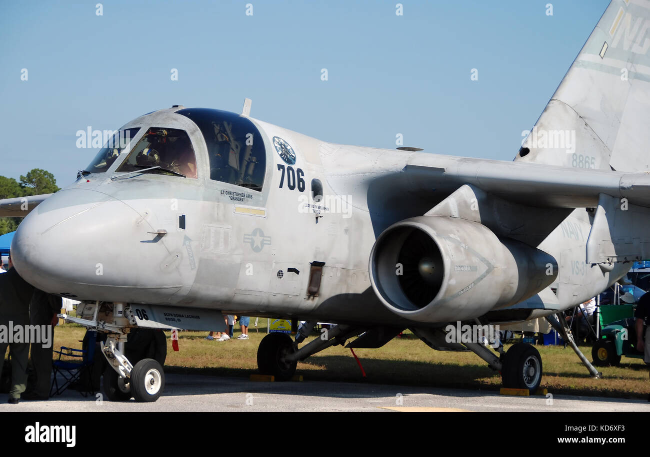 Stuart, Florida - November 10, 2007: US Navy fighter jet Lockheed S-3 ...
