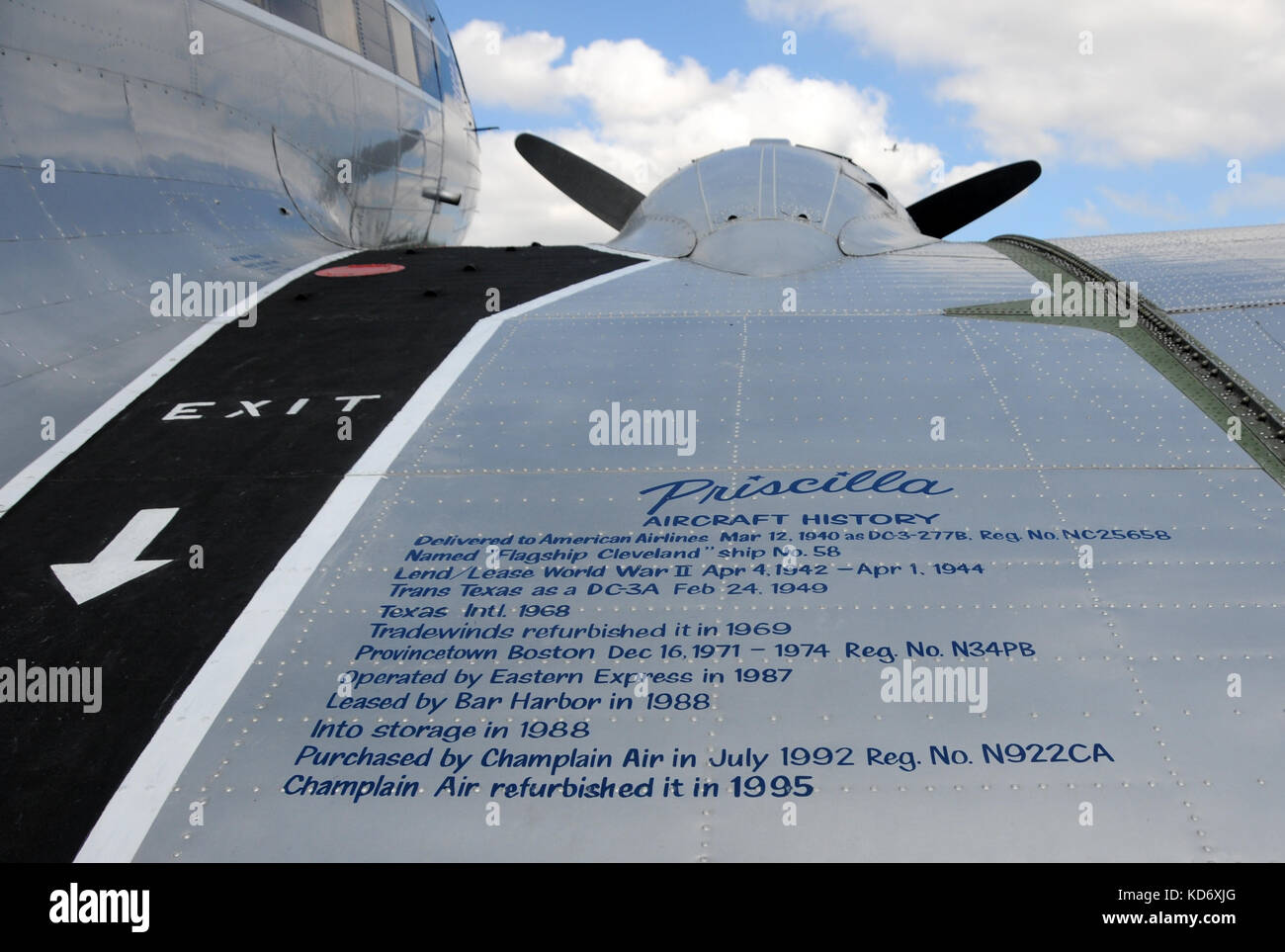 Old dc 3 propeller plane hi-res stock photography and images - Alamy