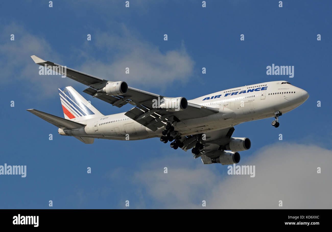 Miami, USA - December 19, 2008: Air France jumbo jet landing at Miami ...