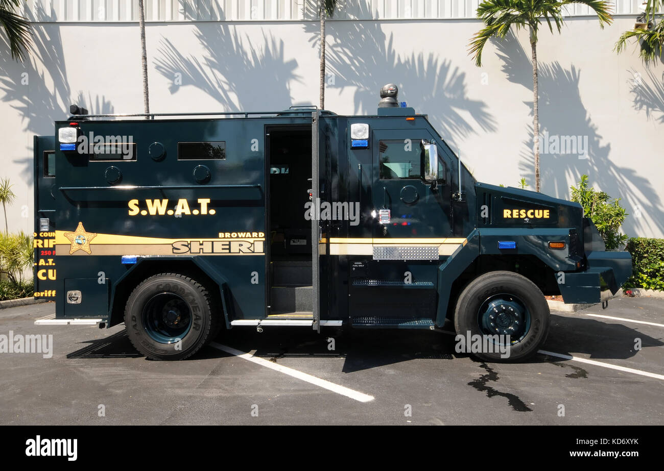 Swat sheriff hi-res stock photography and images - Alamy