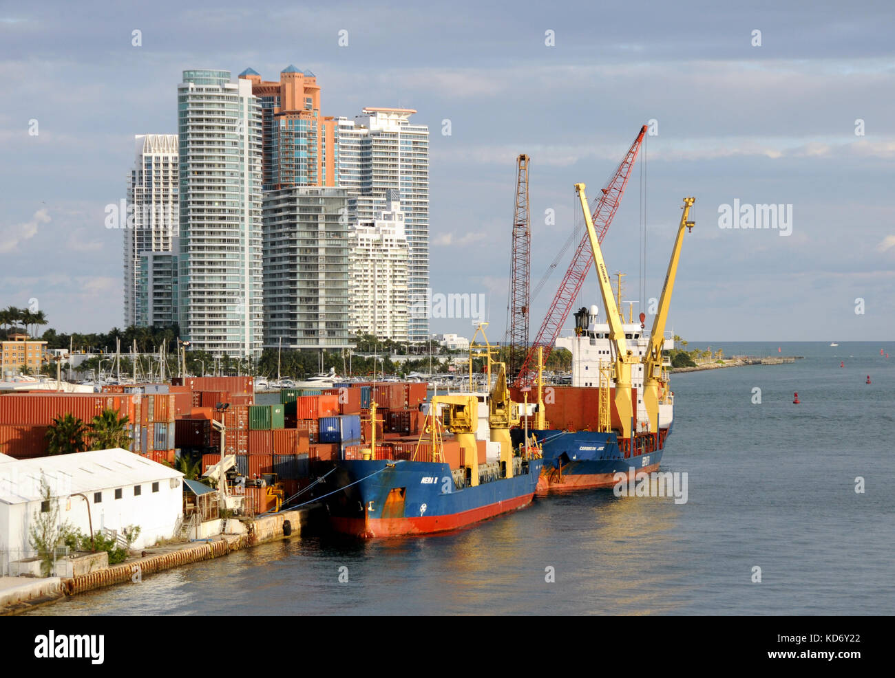 Miami, USA - December 6, 2008: Container loading and unloading at the ...