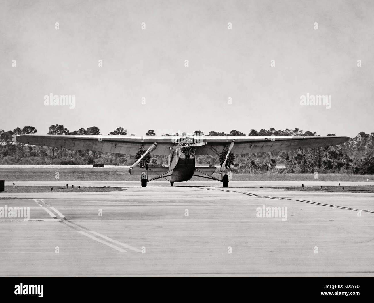 Tri motor airplane hi-res stock photography and images - Alamy