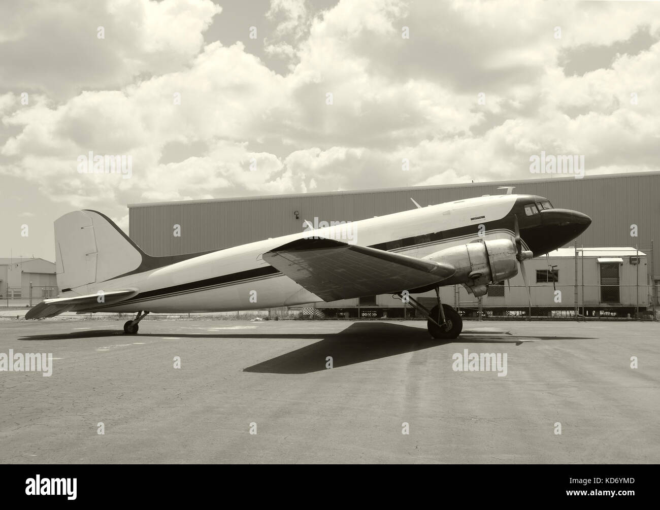 Vintage propeller airplane on a tarmac side view Stock Photo - Alamy