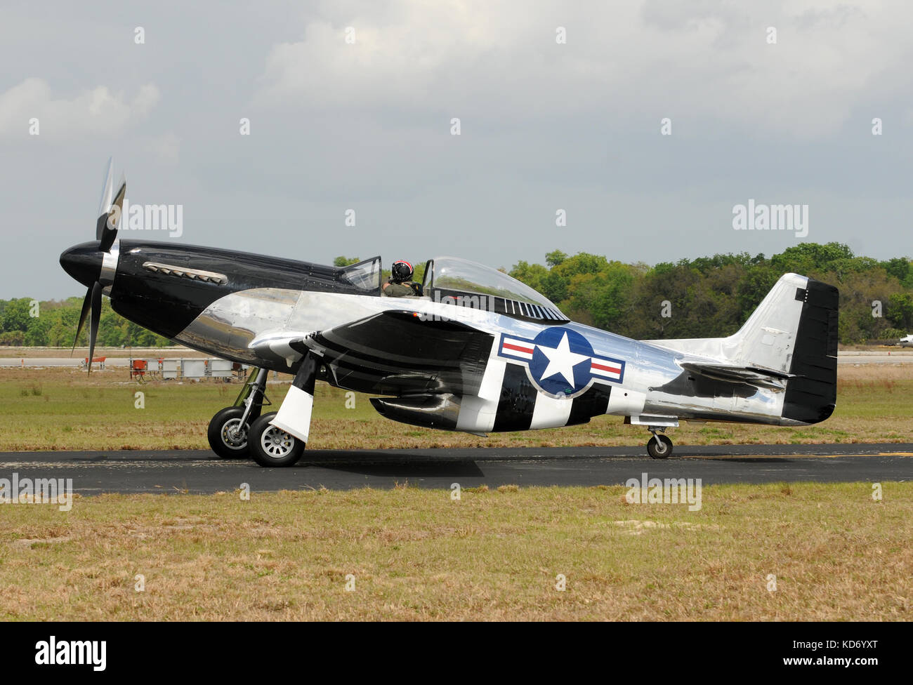 World War II eras P-51 Mustang fighter Stock Photo - Alamy