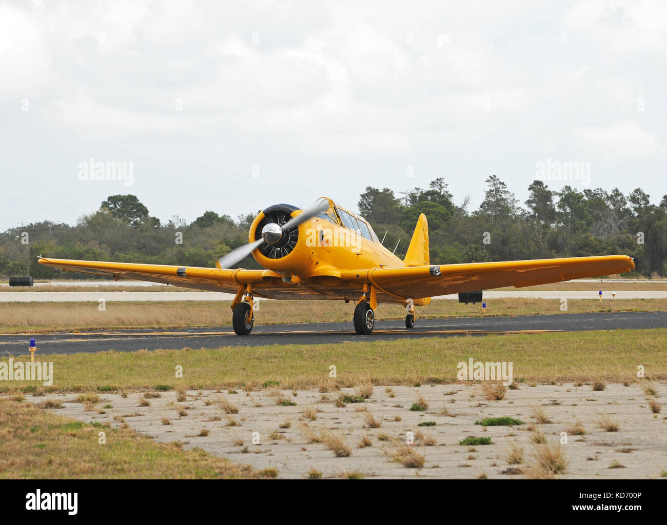 Vintage propelelr airplane in yellow color Stock Photo - Alamy