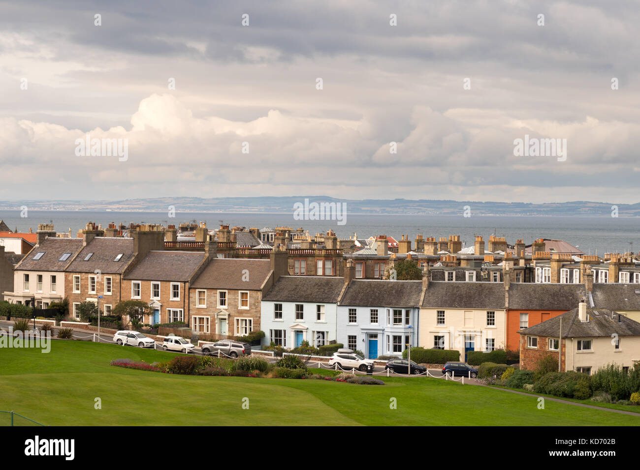 Scottish terrace houses hi-res stock photography and images - Alamy