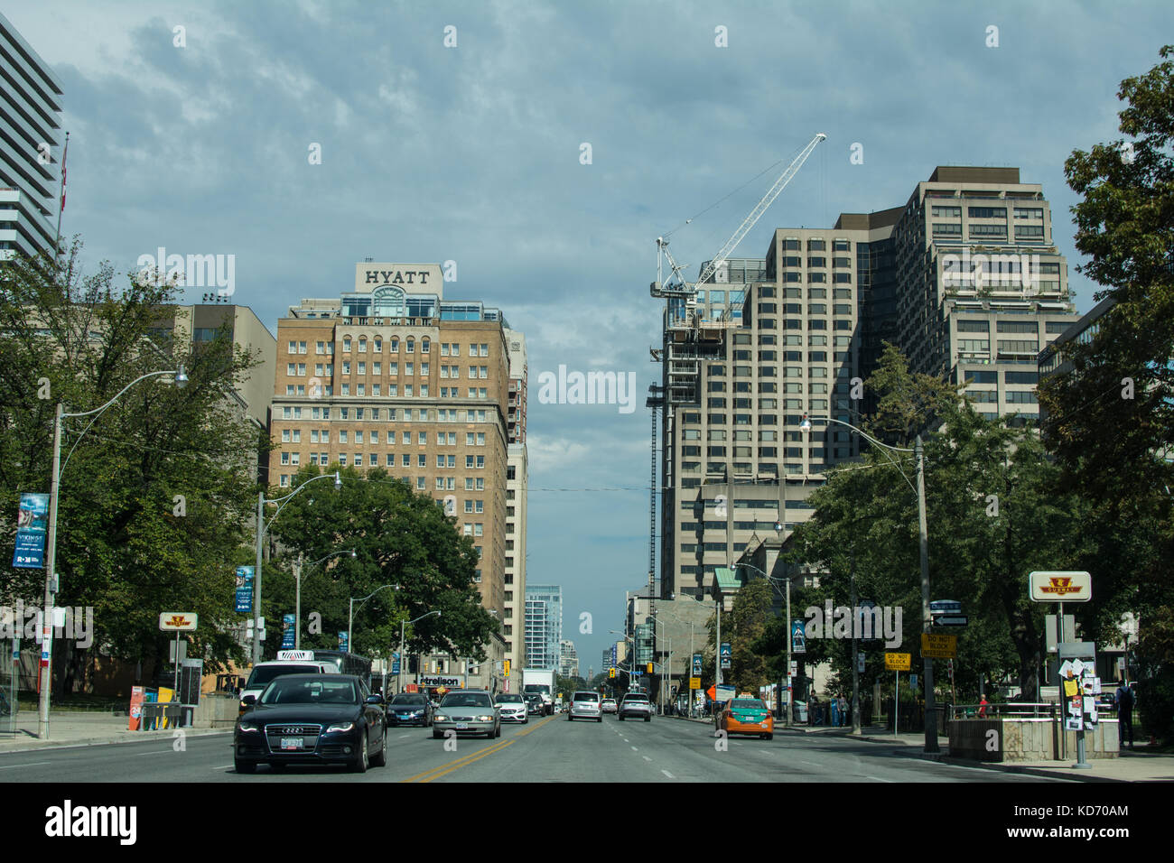 Toronto skyline fall color in hi-res stock photography and images - Alamy