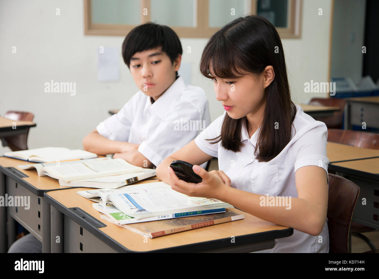 Two teenagers classroom hand hi-res stock photography and images - Alamy