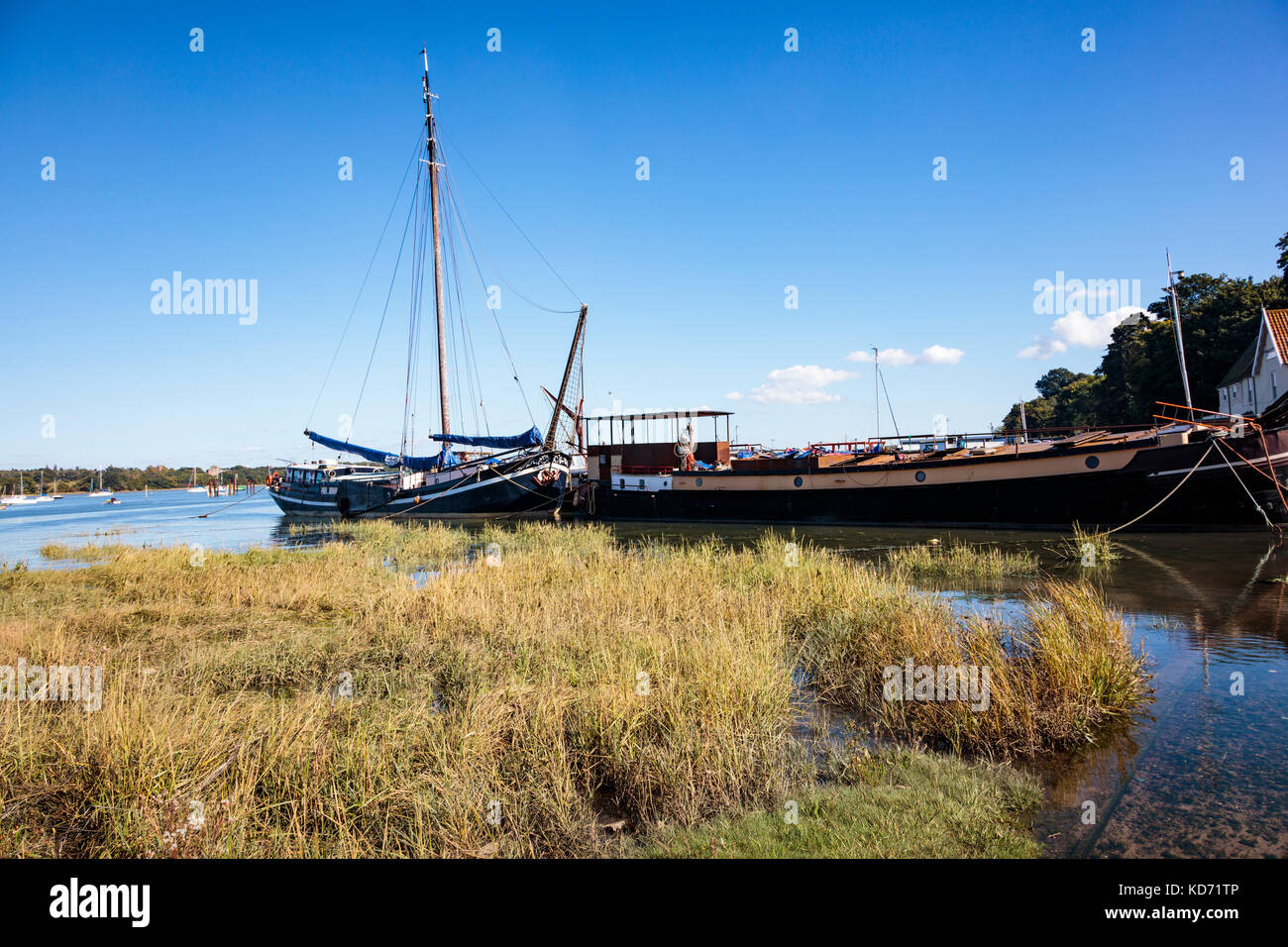 Barges moored on the River Orwell at Pin Mill, Chelmondiston, Suffolk ...