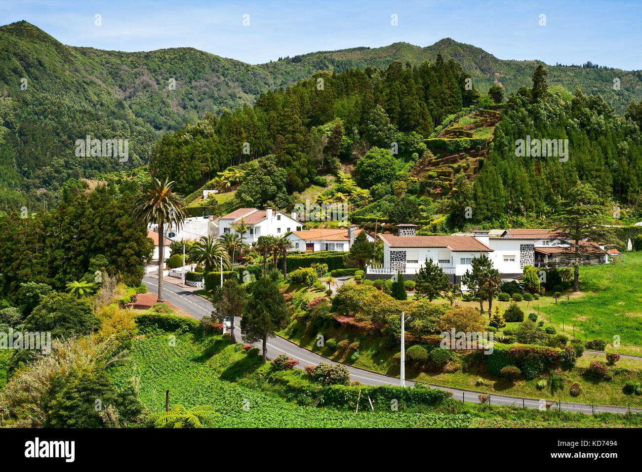 View small town volcano hi-res stock photography and images - Alamy