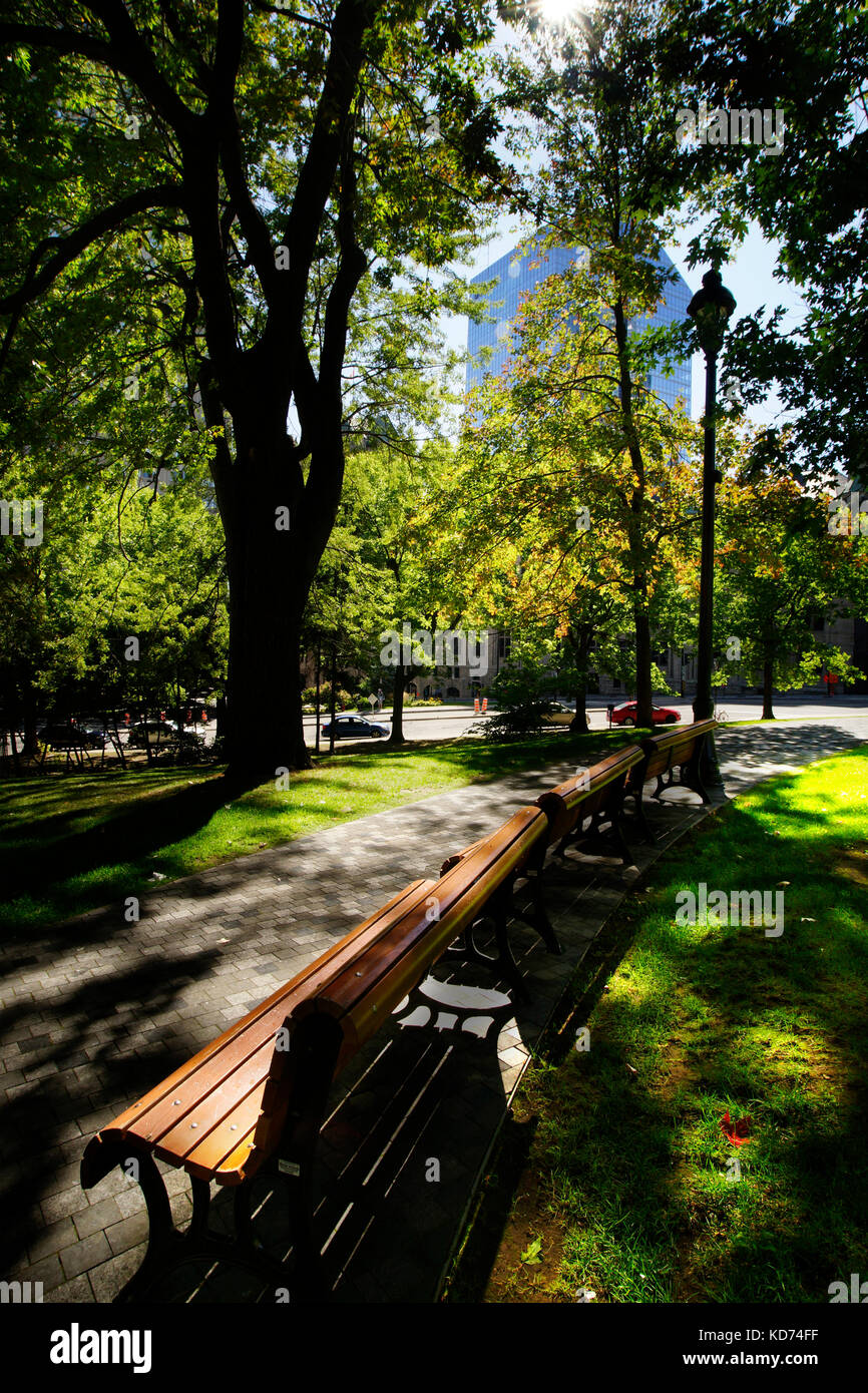 Public park benches hi-res stock photography and images - Alamy